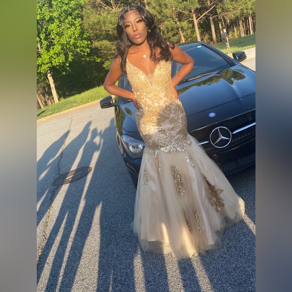 I’m Selling My Prom Dress Wore One Time - Gem